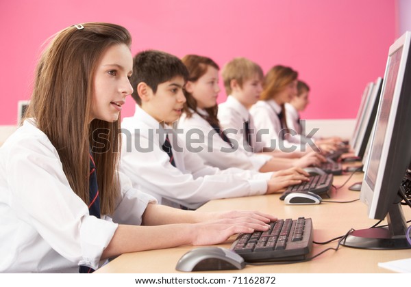Teenage Students Class Using Computers Classroom Foto stock 71162872 ...