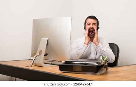 4,227 Loud talking office Images, Stock Photos & Vectors | Shutterstock