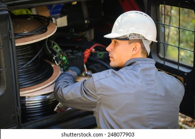 9,821 Data cabling installation Images, Stock Photos & Vectors ...