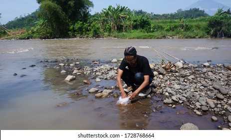 198 Squat Fishing Images, Stock Photos & Vectors | Shutterstock