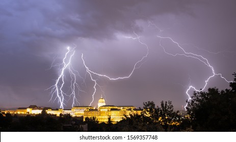 10,983 Lightning storm city Stock Photos, Images & Photography ...