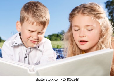 1,625 Reading out loud Images, Stock Photos & Vectors | Shutterstock