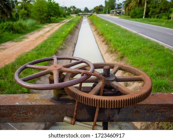 152 Cogs control water gates Images, Stock Photos & Vectors | Shutterstock