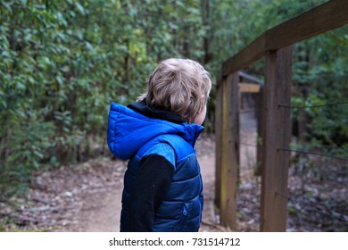 23 Toddler Walking Backward Images, Stock Photos & Vectors | Shutterstock