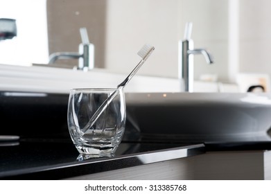 8,599 imágenes de Toothbrush sink - Imágenes, fotos y vectores de stock ...