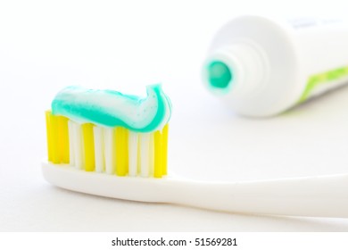 81,626 Toothpaste on white background Images, Stock Photos & Vectors ...