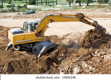 Large Track Hoe Excavator Digging Out Stock Photo 154297280 | Shutterstock