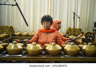 749 Southeast Asian Musical Instruments Images, Stock Photos & Vectors ...