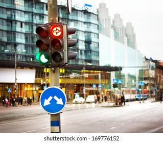 3,260 Green arrow stop light Images, Stock Photos & Vectors | Shutterstock