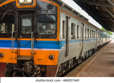 Train On Platform Stock Photo 684057469 | Shutterstock