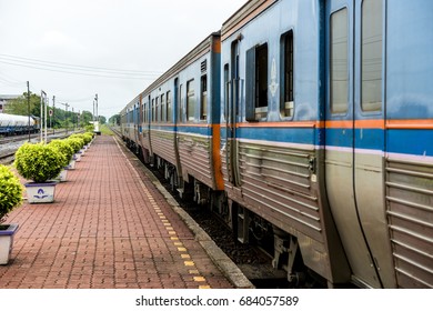 Train On Platform Stock Photo 684057589 | Shutterstock