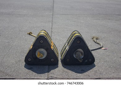 136 imágenes de Aircraft wheel chocks - Imágenes, fotos y vectores de ...