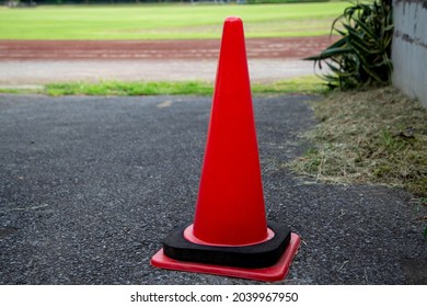 2,680 imágenes de Triangular cone - Imágenes, fotos y vectores de stock ...