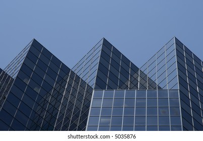 Triangular Shape Modern Office Building 스톡 사진 5035876 | Shutterstock