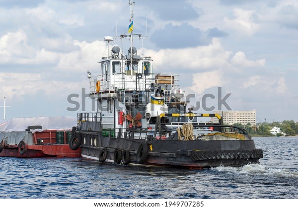 Tug Pushing Barge Back View Stock Photo 1949707285 | Shutterstock