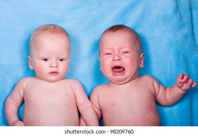 417 Twin babies crying Images, Stock Photos & Vectors | Shutterstock