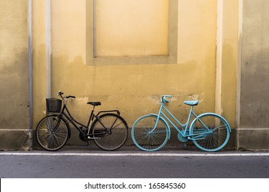 82,330 imágenes de 2 bikes - Imágenes, fotos y vectores de stock ...