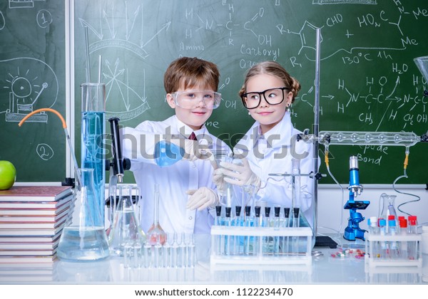 Two Children Scientists Making Experiments Laboratory Foto stock ...