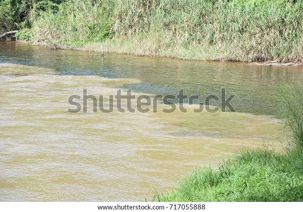 Two Different Colour River Foto de stock 717055888 | Shutterstock