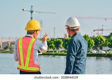 10,931 Two Engineer Talking Images, Stock Photos & Vectors | Shutterstock