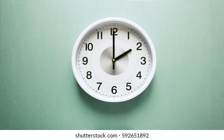 12,928 Clock 2 hours Images, Stock Photos & Vectors | Shutterstock