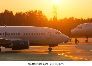 6,831 Two Planes Landing Images, Stock Photos & Vectors | Shutterstock