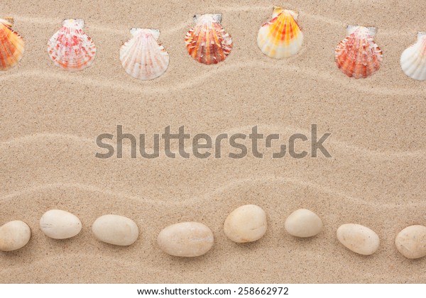 Two Rows Stones Shells On Sand Foto stock 258662972 | Shutterstock