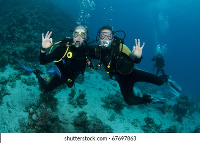 3,192 Two women underwater Images, Stock Photos & Vectors | Shutterstock