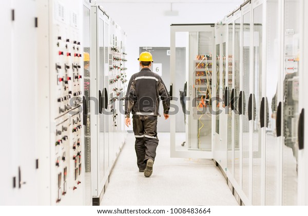 Using Protective Relay Medium Voltage Switchgear : Foto de stock ...