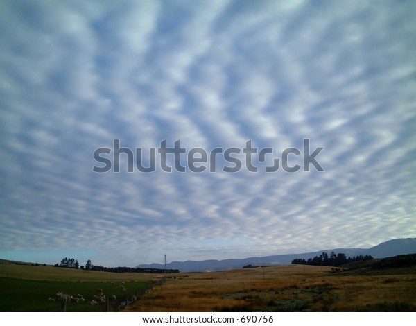 Vertical Stratus Cloud Formation New Zealand Stock Photo 690756 ...