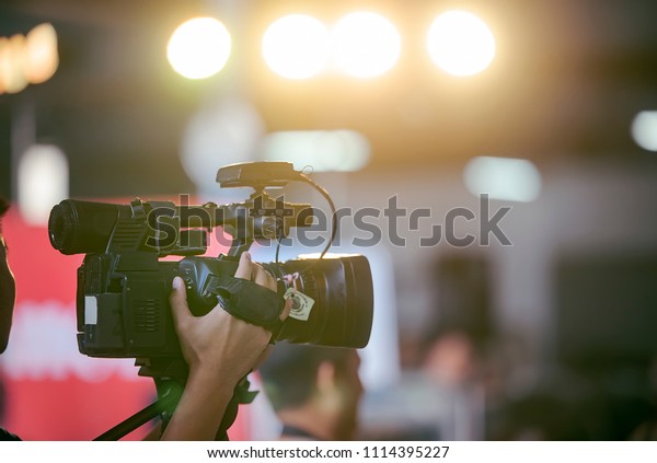 Video Camera Operator Working His Equipment 스톡 사진 1114395227 | Shutterstock