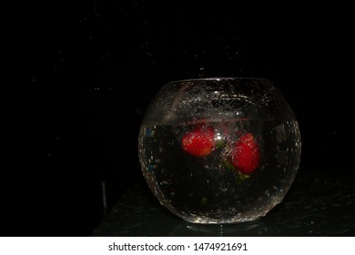 6 Strawberry splas Images, Stock Photos & Vectors | Shutterstock