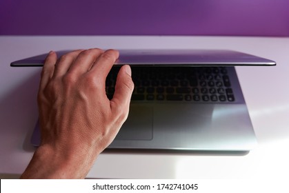 1,396 Turning off laptop Images, Stock Photos & Vectors | Shutterstock