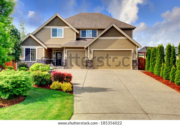 Walkout Deck Fire Pit Settee Patio Stock Photo 185356022 | Shutterstock