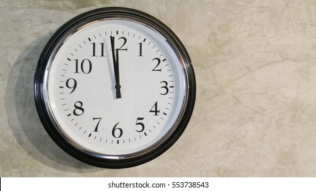 6,190 Wall clock wallpaper Stock Photos, Images & Photography ...
