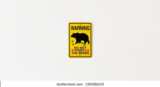 40 Do not feed the bear Images, Stock Photos & Vectors | Shutterstock