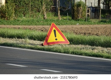 6,526 Red triangular warning Images, Stock Photos & Vectors | Shutterstock