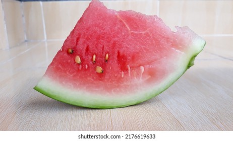 1,580 Watermelon splitting Images, Stock Photos & Vectors | Shutterstock