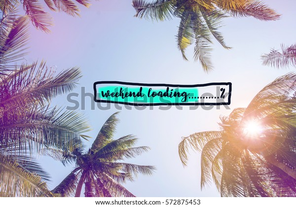 Am Wochenende lädt eine Bar mit Stockfoto 572875453 | Shutterstock