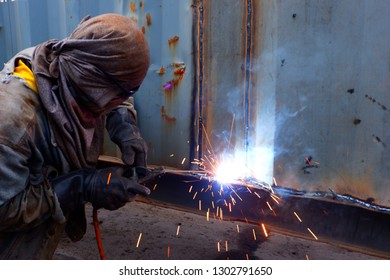 Worker Welding Stock Photo 550025869 | Shutterstock