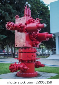 Wellhead Stock Photo 553355158 | Shutterstock