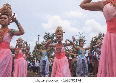 112 Tari topeng betawi Images, Stock Photos & Vectors | Shutterstock