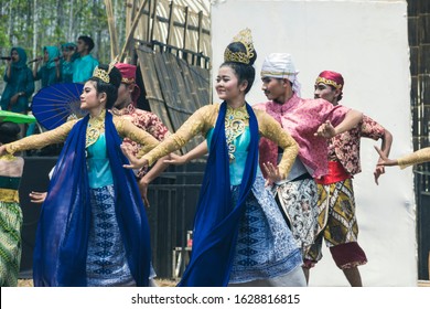 112 Tari topeng betawi Images, Stock Photos & Vectors | Shutterstock