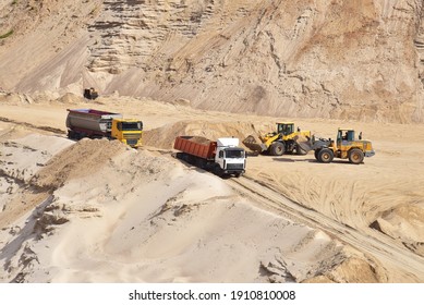 Wheel Loader Loading Sand Into Dump Stock Photo 1910810008 | Shutterstock