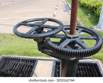 152 Cogs control water gates Images, Stock Photos & Vectors | Shutterstock
