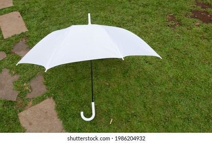 281 Unfolding umbrellas Images, Stock Photos & Vectors | Shutterstock
