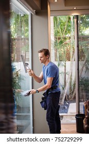 17,746 Man cleaning window Images, Stock Photos & Vectors | Shutterstock