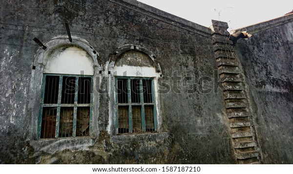 Window Column Structure Ancient Buildings Stock Photo 1587187210 ...