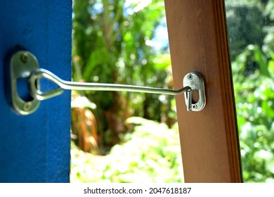 Window hooks 5,262 รายการ ภาพ ภาพสต็อกและเวกเตอร์ | Shutterstock