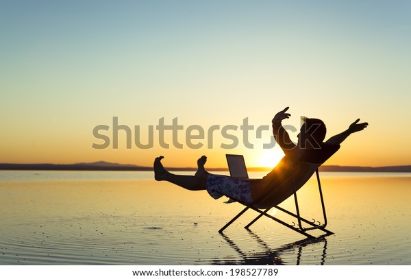 83,399 imágenes de Una persona descansando en silueta - Imágenes, fotos ...